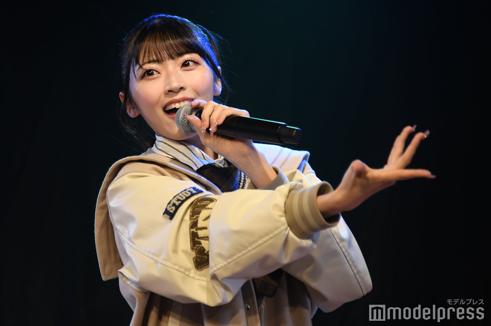 (画像5/13) AKB48佐藤綺星、美スタイル際立つチア衣装姿が話題「可愛すぎる」「腹筋バキバキ」 - モデルプレス