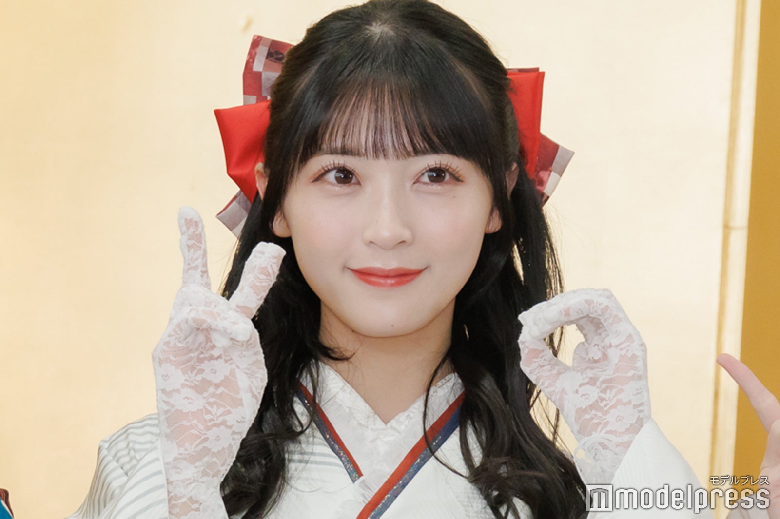 (画像9/13) AKB48佐藤綺星、白ワンピ姿でほっそり美脚披露「可愛すぎる」の声 - モデルプレス