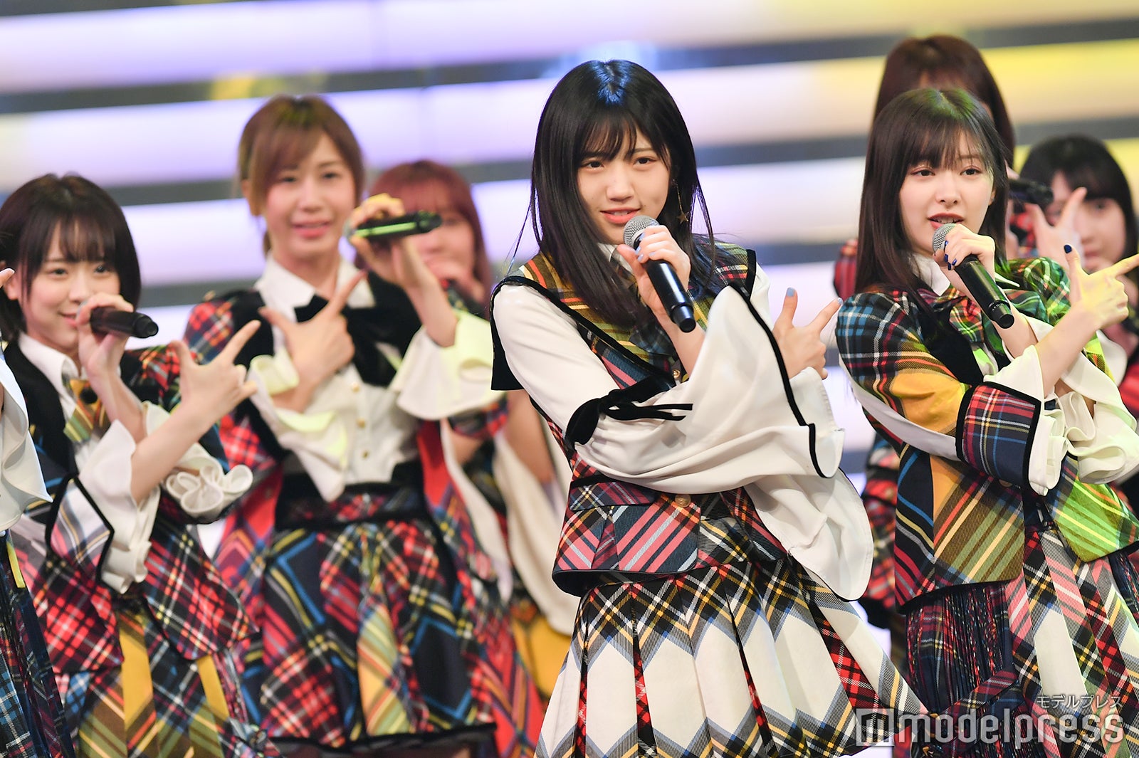 (画像25/52) AKB48向井地美音の“通訳”にウッチャン驚き 世界8都市エースと「恋チュン」＜紅白本番＞ - モデルプレス