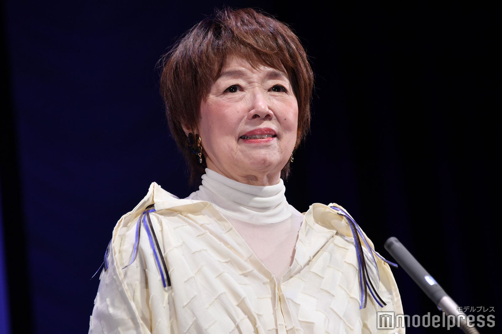 画像26 50 板谷由夏、美背中大胆披露 主演女優賞でサプライズに涙目<第32回日本映画批評家大賞> モデルプレス