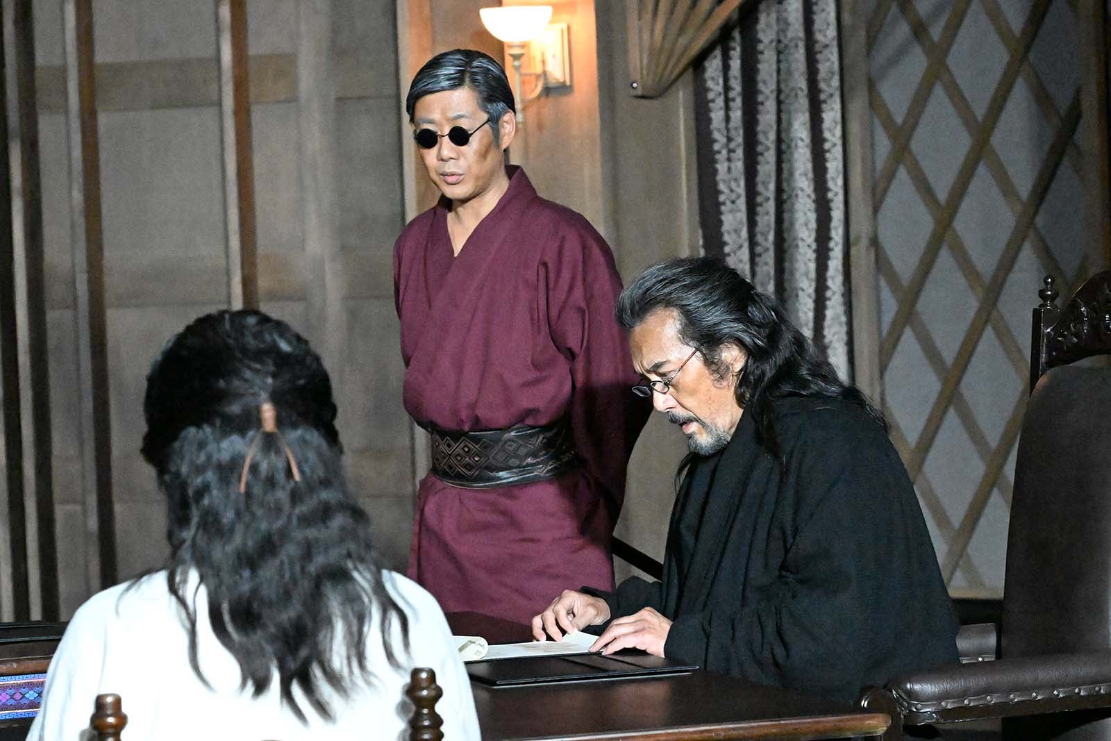画像12 34 「vivant」“赤いコートの女”に薫（二階堂ふみ）説浮上？色に注目する視聴者の考察加速 モデルプレス