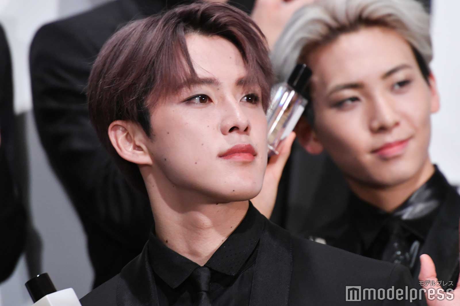 (画像35/91) JO1「YSL」とパートナーシップ締結 黒スーツ姿で登壇 - モデルプレス