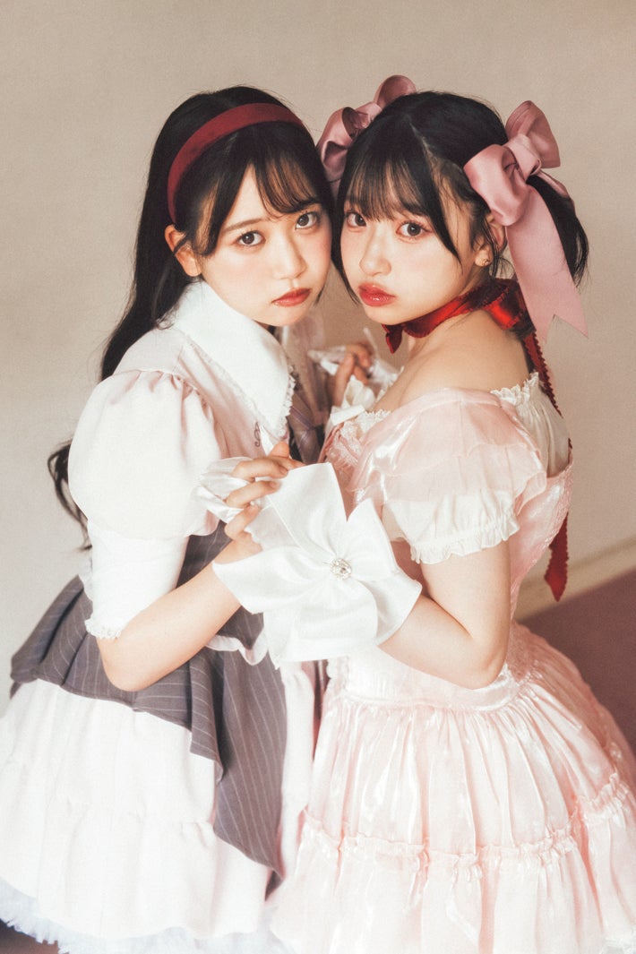 (画像3/7) ME:I「LARME」初登場で表紙 ⾚×ピンク⾐装でクリスマスムード溢れる - モデルプレス