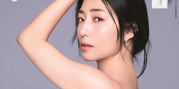 MEGUMI“布1枚”大胆ショットで美ライン披露 「anan」ソロ初表紙 - モデルプレス