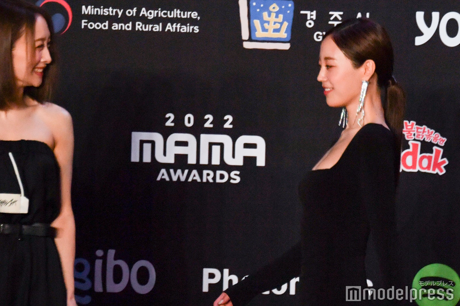 (画像8/18) KARA、“7年半ぶり新曲”MVで故ハラさん思わせる演出話題「涙止まらない」「6人でカムバだね」 - モデルプレス