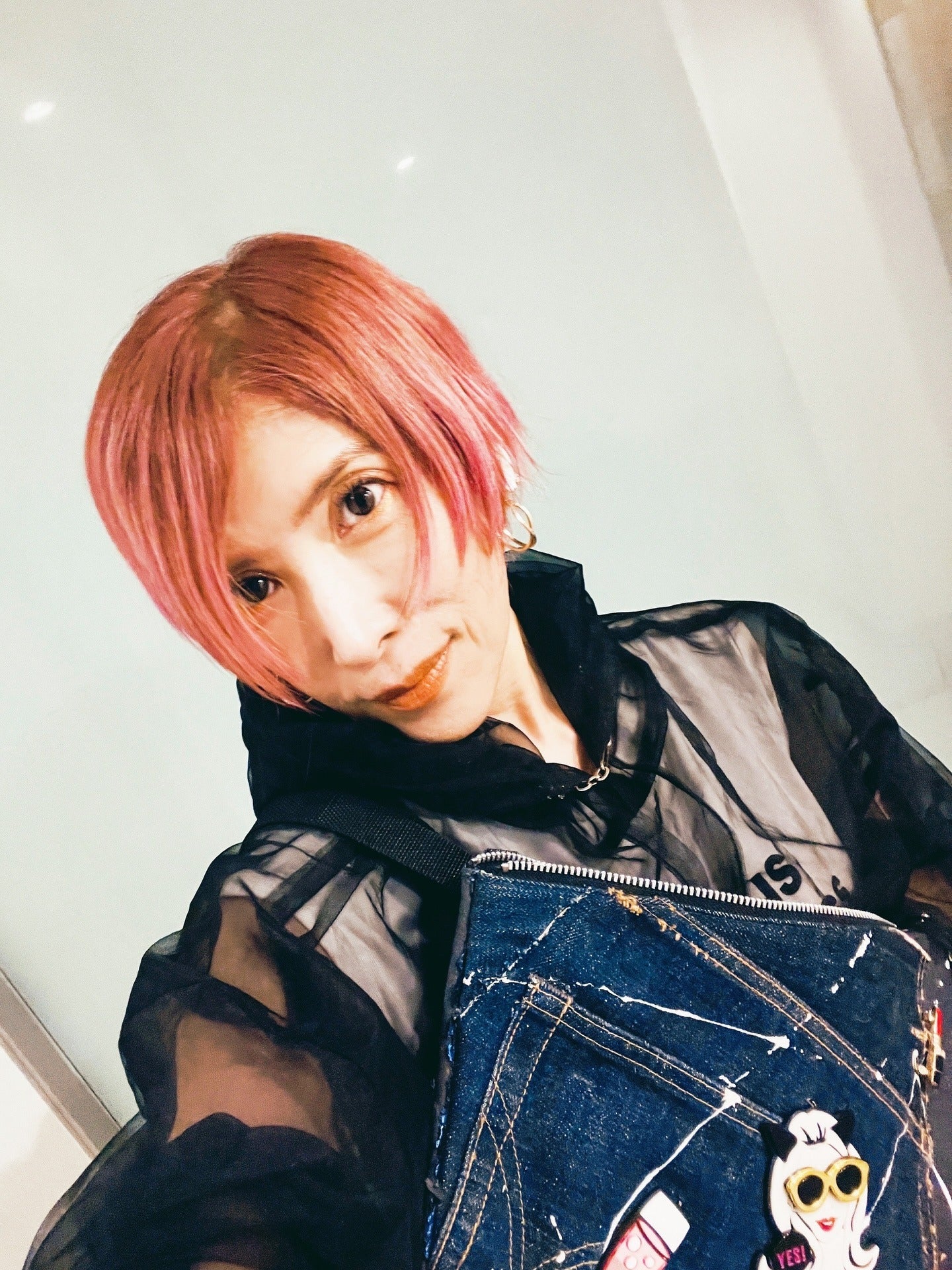 TRF・YU-KI、網タイツで美脚透ける ミニスカ姿に「かっこいい」「スタイル抜群」の声 - モデルプレス