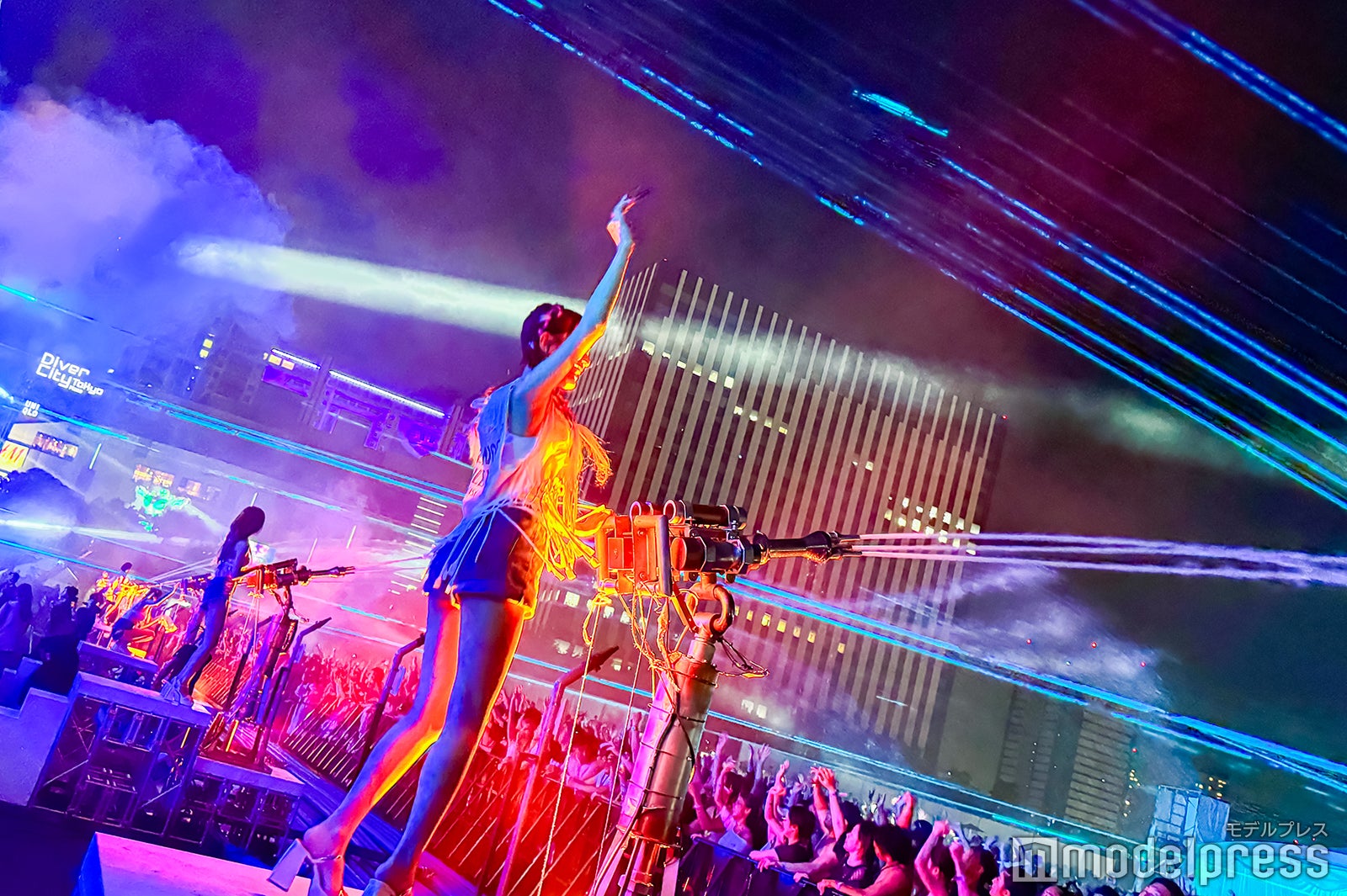 (画像30/56) 「S2O JAPAN」水かけガールズが活躍 観客がずぶ濡れで熱狂 - モデルプレス