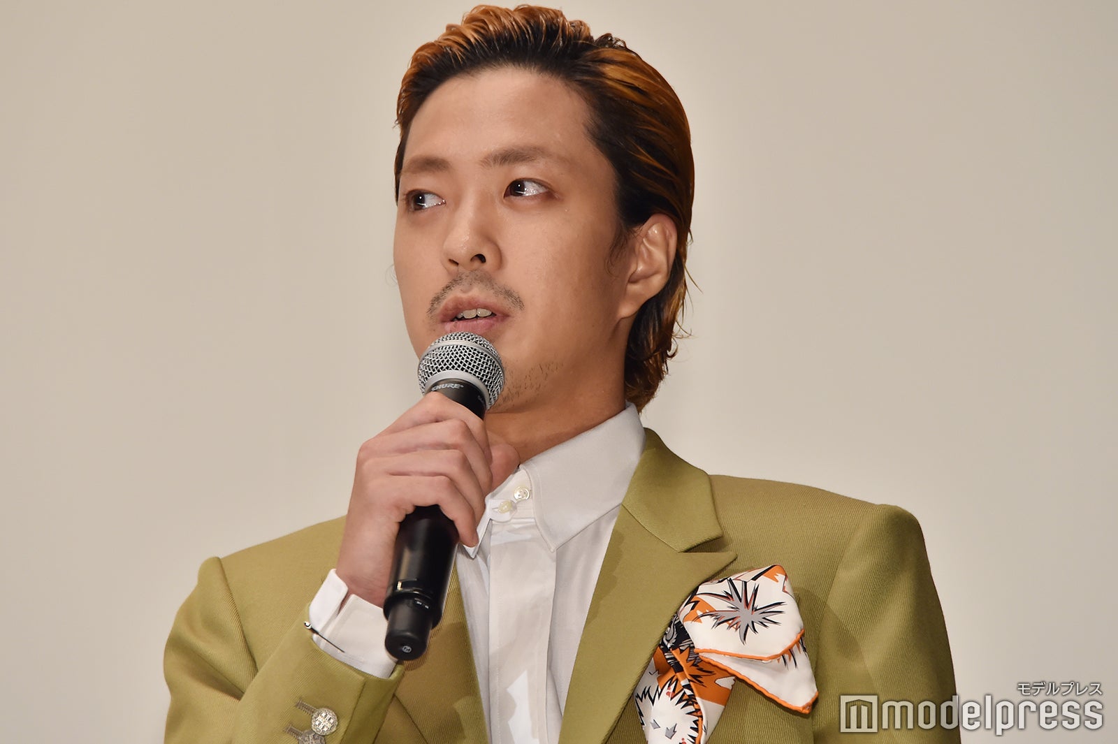 画像22 24 綾野剛、“ド派手”ヒョウ柄赤スーツで登場「役者として生まれ直した」手応え語る＜パンク侍、斬られて候＞ モデルプレス