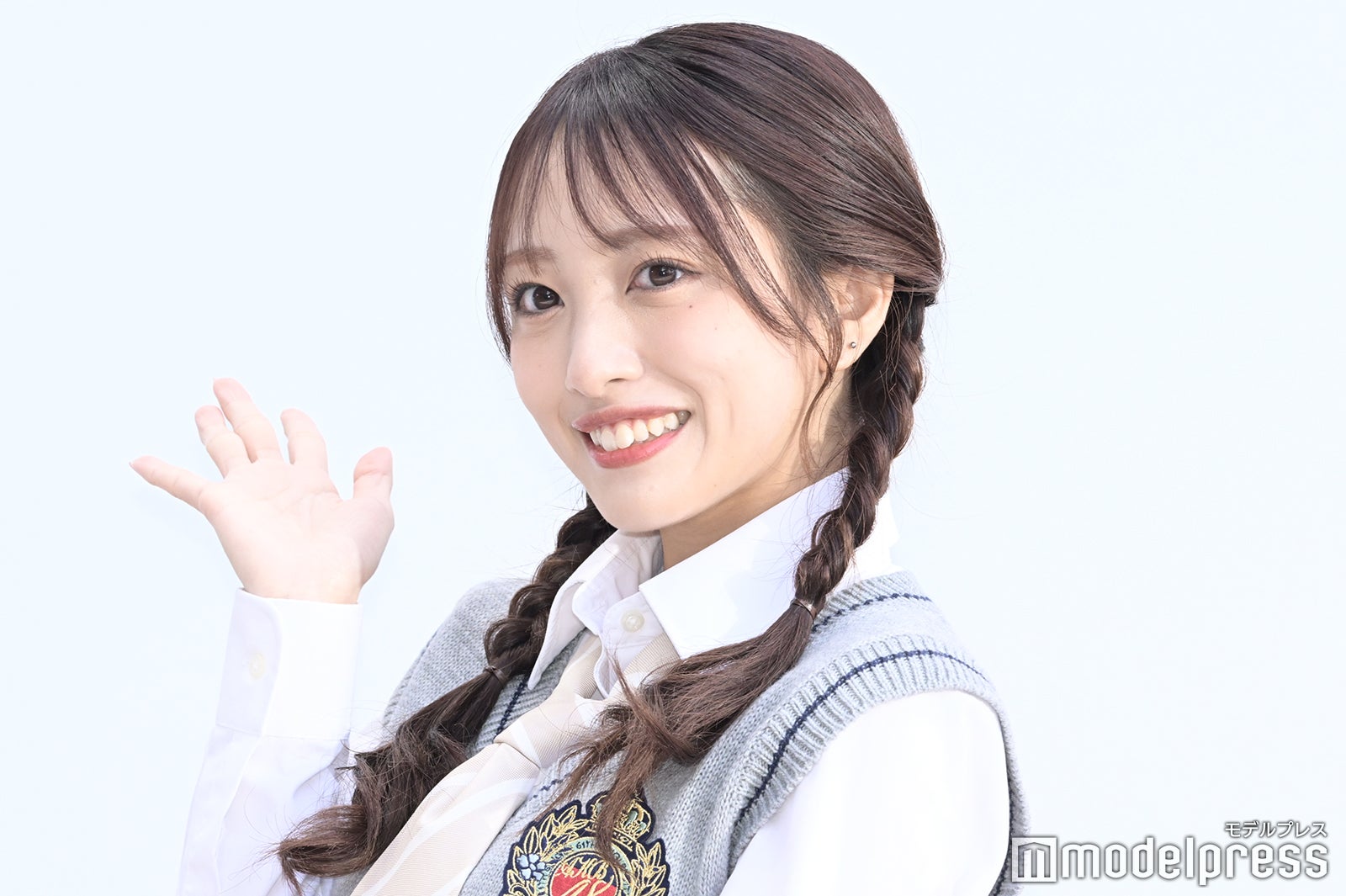 (画像2/19) AKB48向井地美音、美デコルテ＆ウエスト披露「可愛い」「スタイル抜群」の声 - モデルプレス