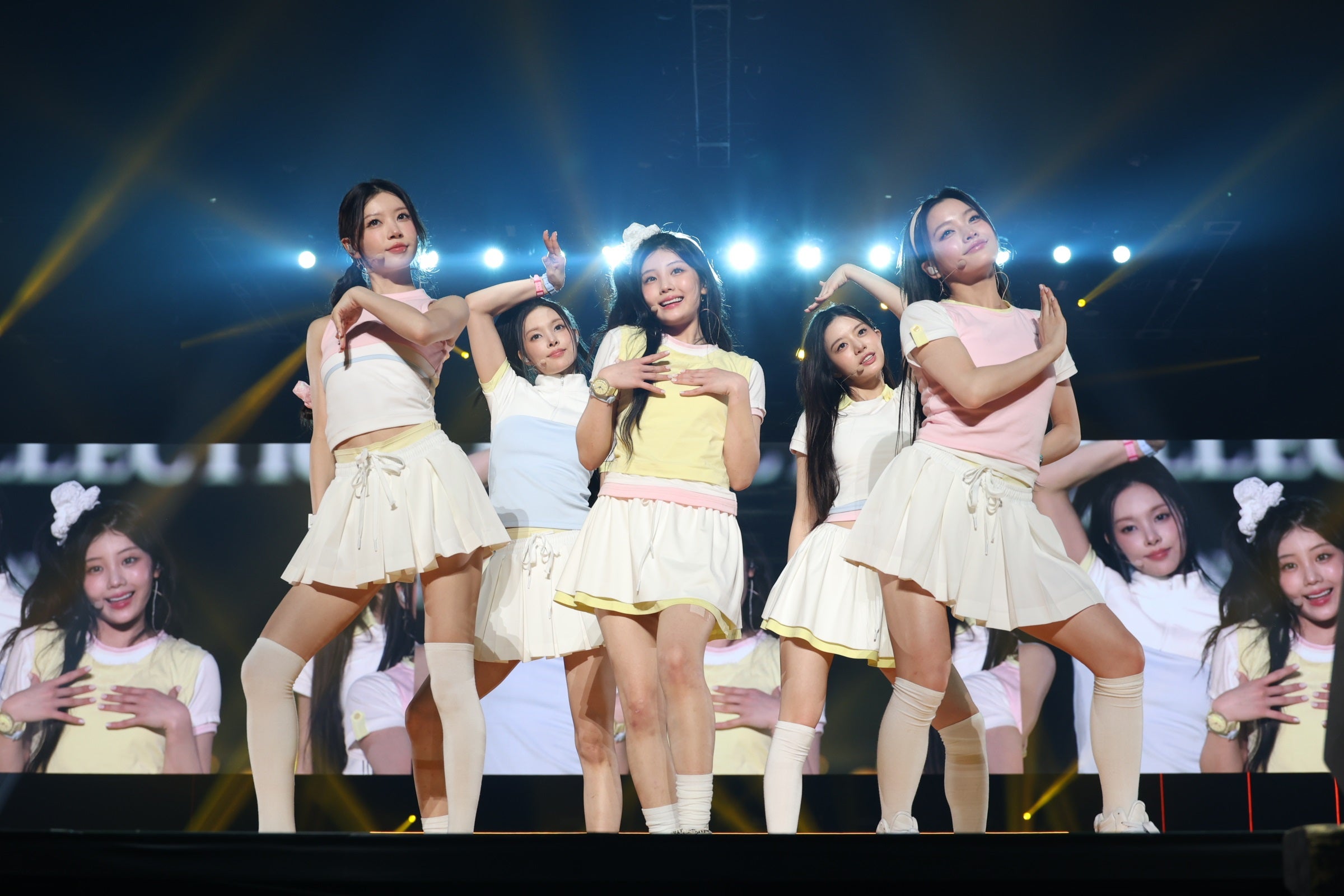 ILLIT、マイナビTGC初登場で新曲「時よ止まれ」披露 MOKAが忘れられない仕事も明かす - モデルプレス