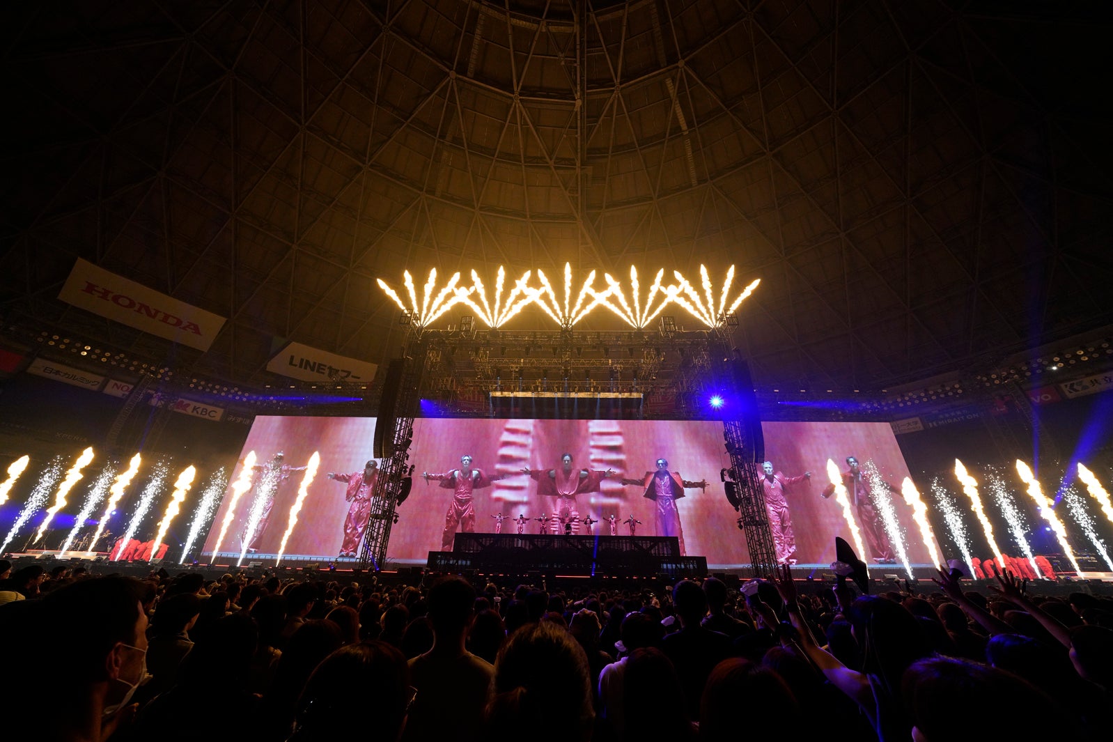 (画像4/10) 三代目JSB、7度目のドームツアー開幕 “衝撃的な演出”も「14年という歴史を改めて感じました」 - モデルプレス