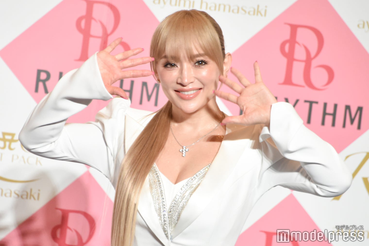 画像1 21 浜崎あゆみ、ピラティススタジオ・庭にサウナ…豪華自宅での美容法 “ほぼすっぴん”での撮影も回顧 モデルプレス