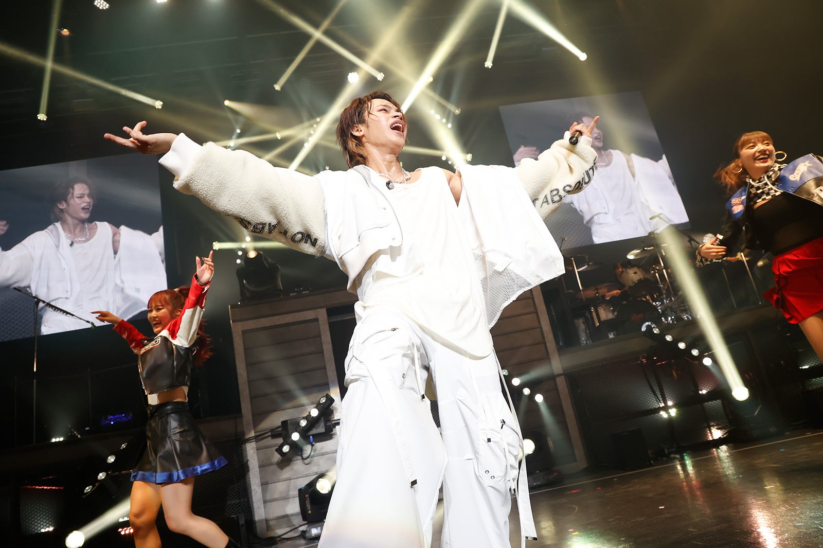 画像3 3 Kat Tun上田竜也、14年ぶりソロコンに中丸雄一“ガチ私服”でサプライズ登場 櫻井翔との共作など20曲熱唱<ライブレポ
