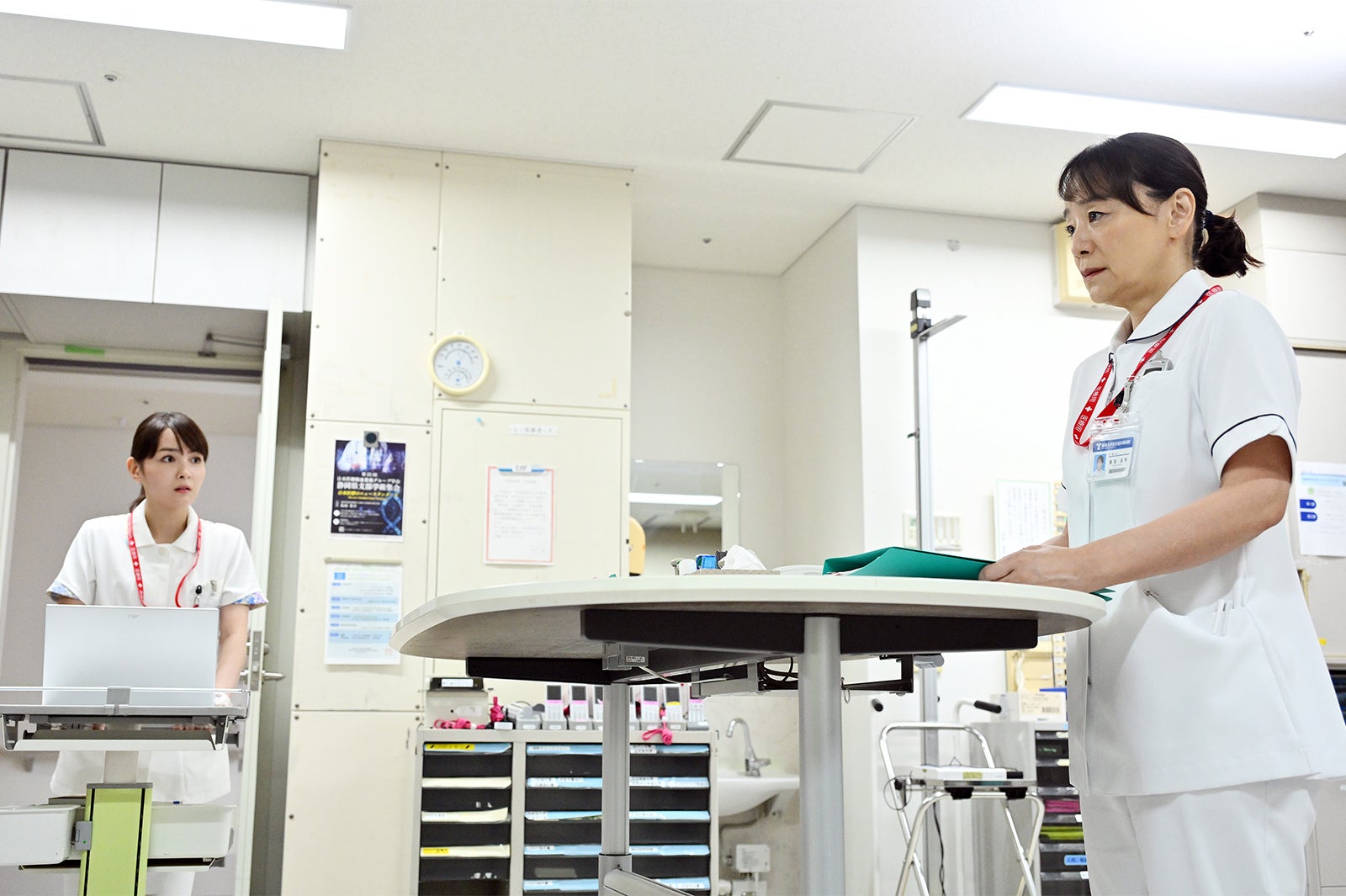 (画像37/69) 「ブラックペアン シーズン2」オペ室で「VIVANT」キャスト3人が奇跡の再会 二宮和也の“呼びかけ”で注目集まる「気付いた人すごい」 - モデルプレス