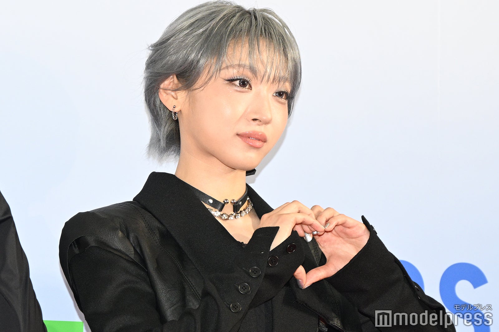 (画像7/21) HANA、デビュー後初の授賞式に緊張 JISOOが韓国語で意気込み【ASEA 2025 レッドカーペット】 - モデルプレス