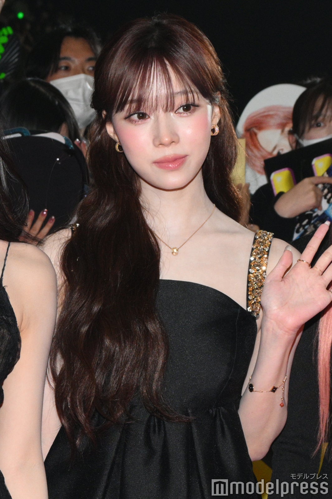 (画像16/16) aespaウィンター、ミニ丈Tシャツ姿で美ウエスト大胆披露「二度見した」「くびれ方がすごい」 - モデルプレス