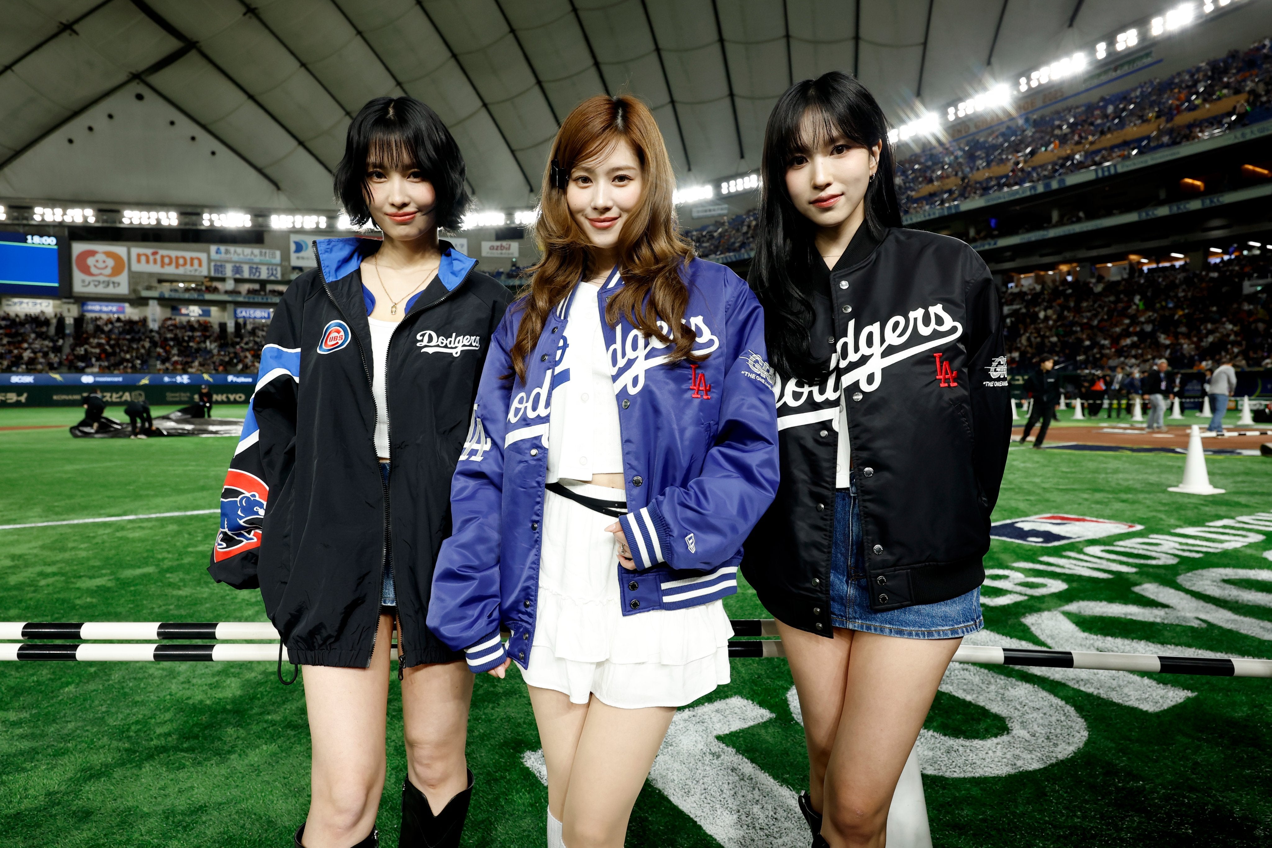 MISAMO、東京ドーム降臨 MLB東京シリーズに登場「美しい」「ブルー似合う」ファン歓喜 - モデルプレス