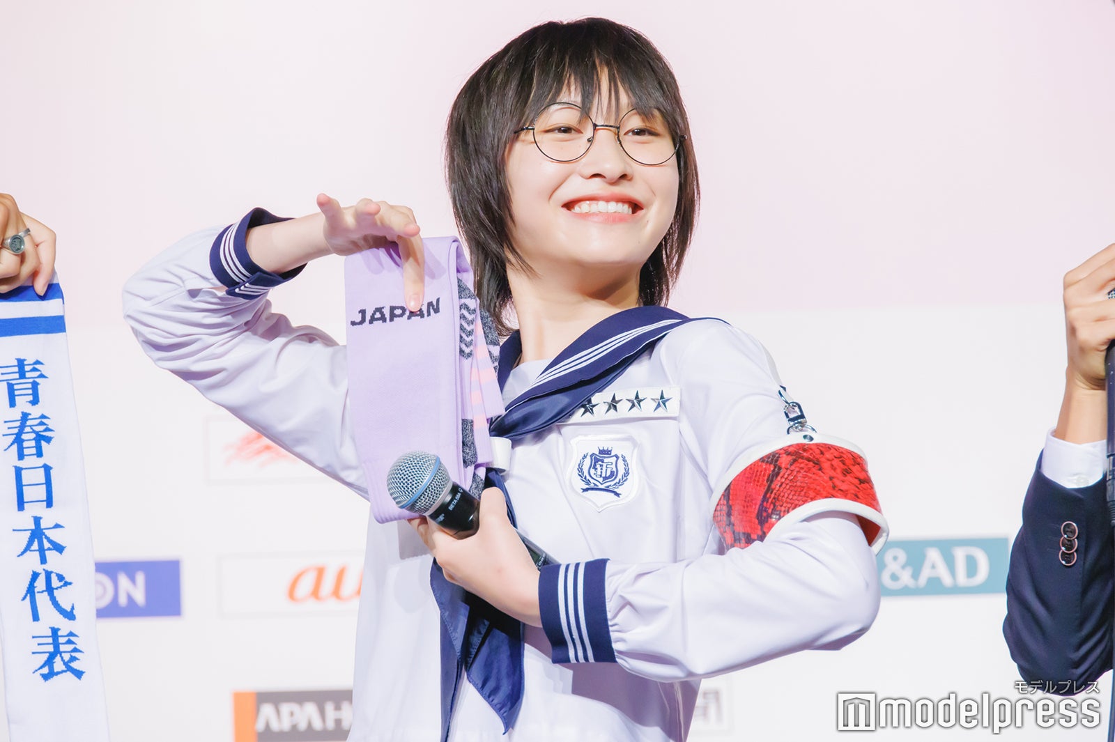 (画像16/39) 新しい学校のリーダーズ・SUZUKA、メガネ外したショットで雰囲気ガラリ「すごく新鮮」「目が綺麗」の声 - モデルプレス