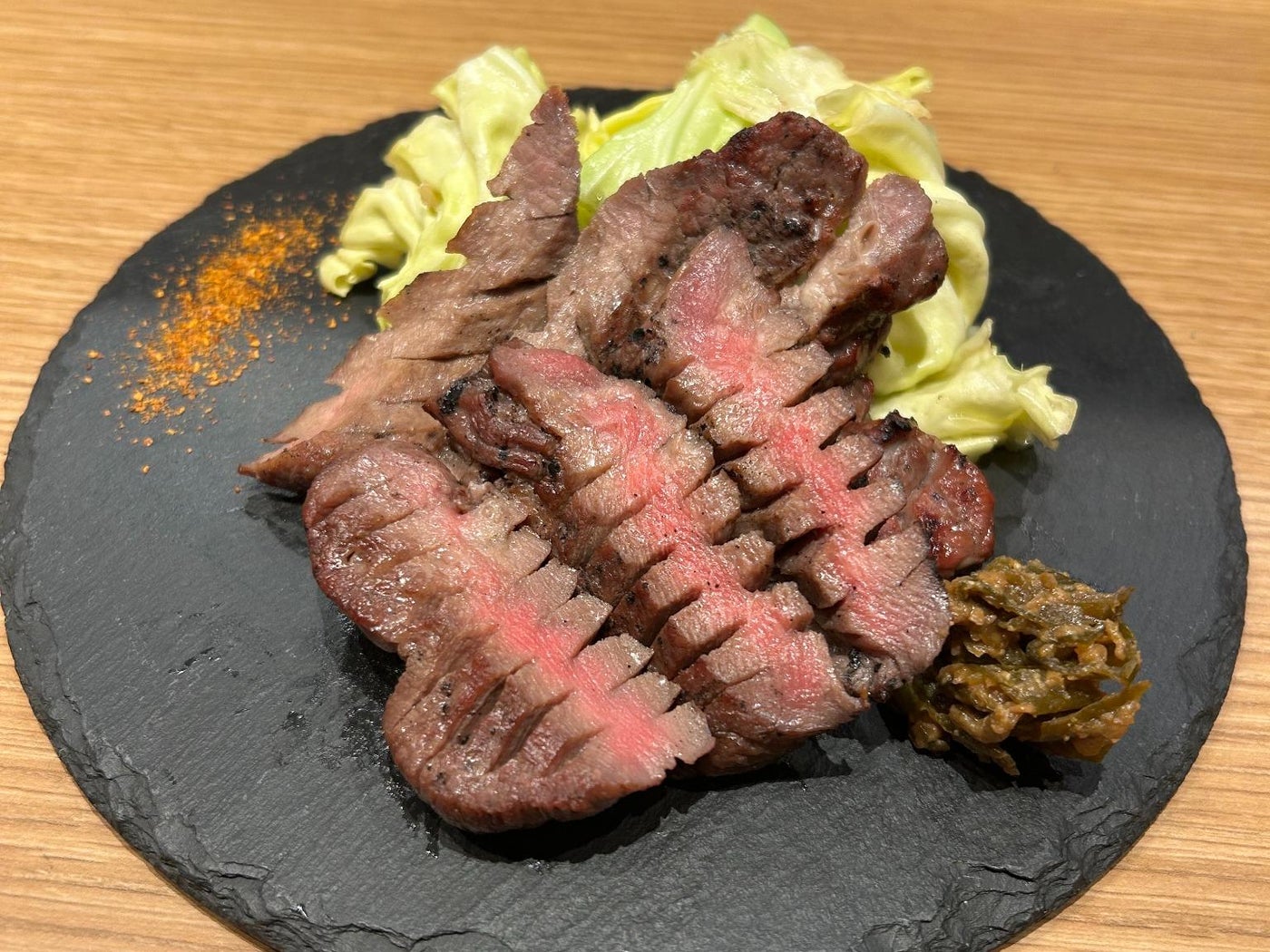 肉好きよ、集結！「肉祭2025in日比谷公園」彩り豊富な肉料理やドリンク、スイーツまで堪能 - 女子旅プレス