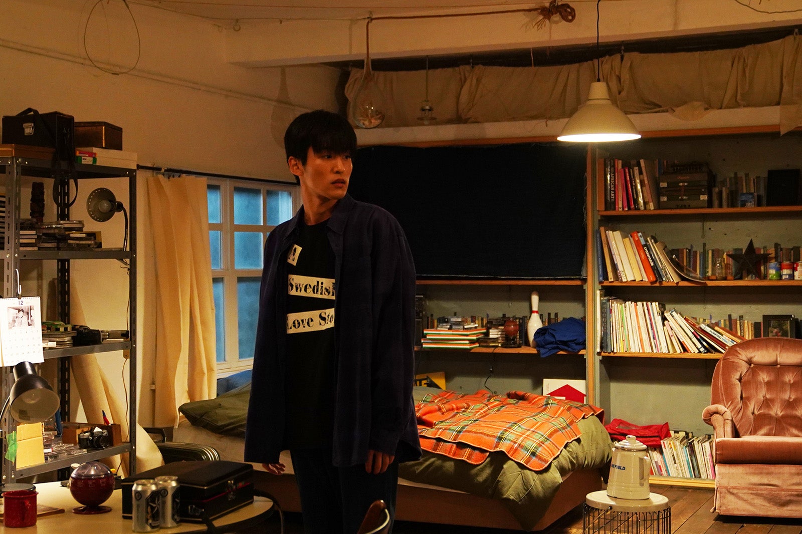 画像1 10 Snow Man目黒蓮、有村架純を招き入れた80年代テイストのお部屋カット公開<月の満ち欠け> モデルプレス
