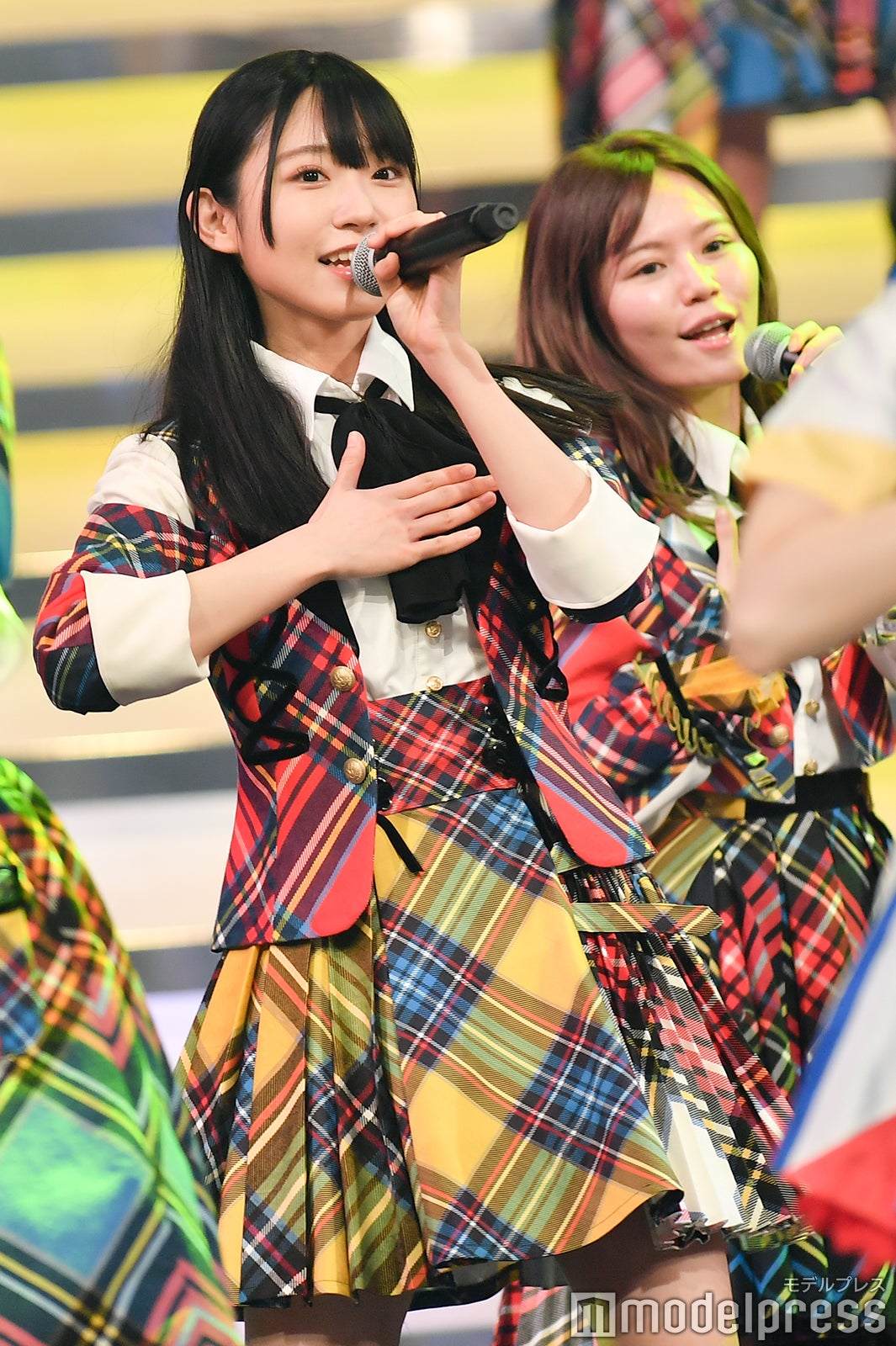 (画像16/52) AKB48、海外メンバーと笑顔で交流 通訳・ポジション指示する場面も＜紅白リハ最終日＞ - モデルプレス