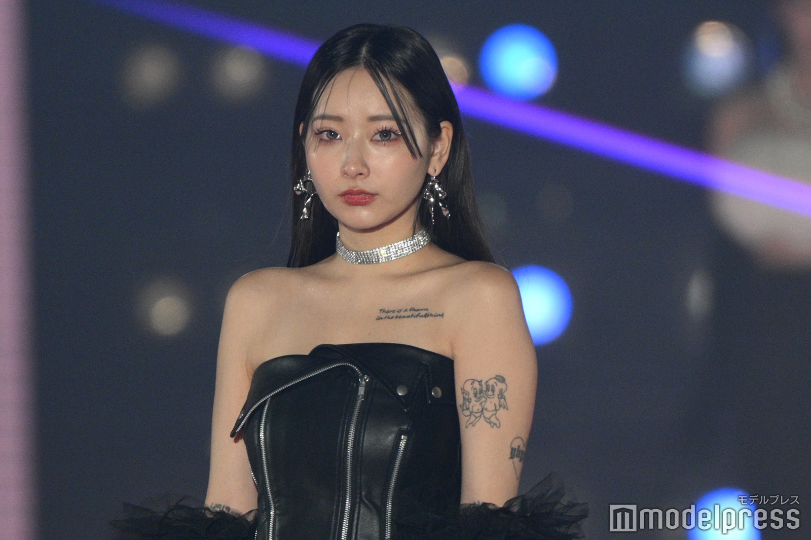 「小悪魔ageha」PyunA.、タトゥー見せベアトップ姿で色気放出【関西コレクション 2024 A／W】 - モデルプレス