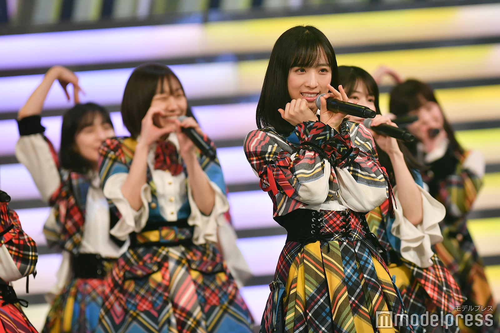 (画像24/52) AKB48向井地美音の“通訳”にウッチャン驚き 世界8都市エースと「恋チュン」＜紅白本番＞ - モデルプレス