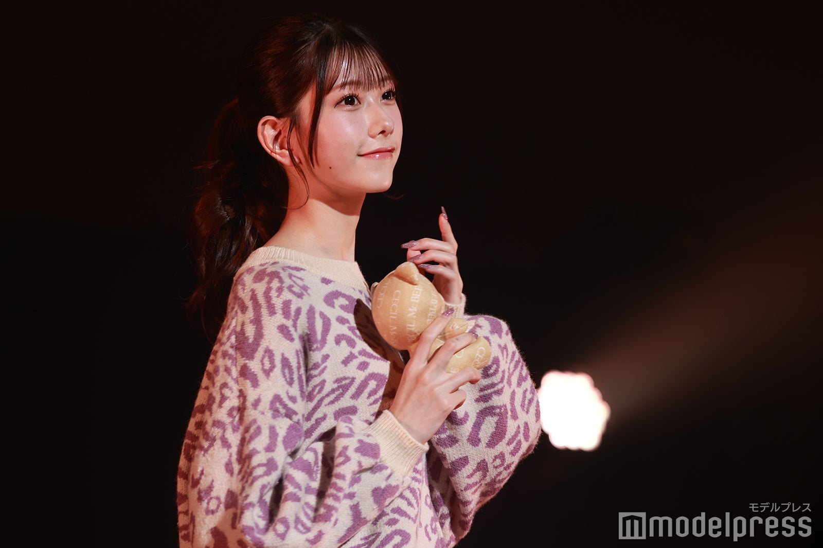 (画像18/21) AKB48千葉恵里、美ウエスト＆肩見せコーデに反響「スタイル完璧」「透明感すごい」 - モデルプレス