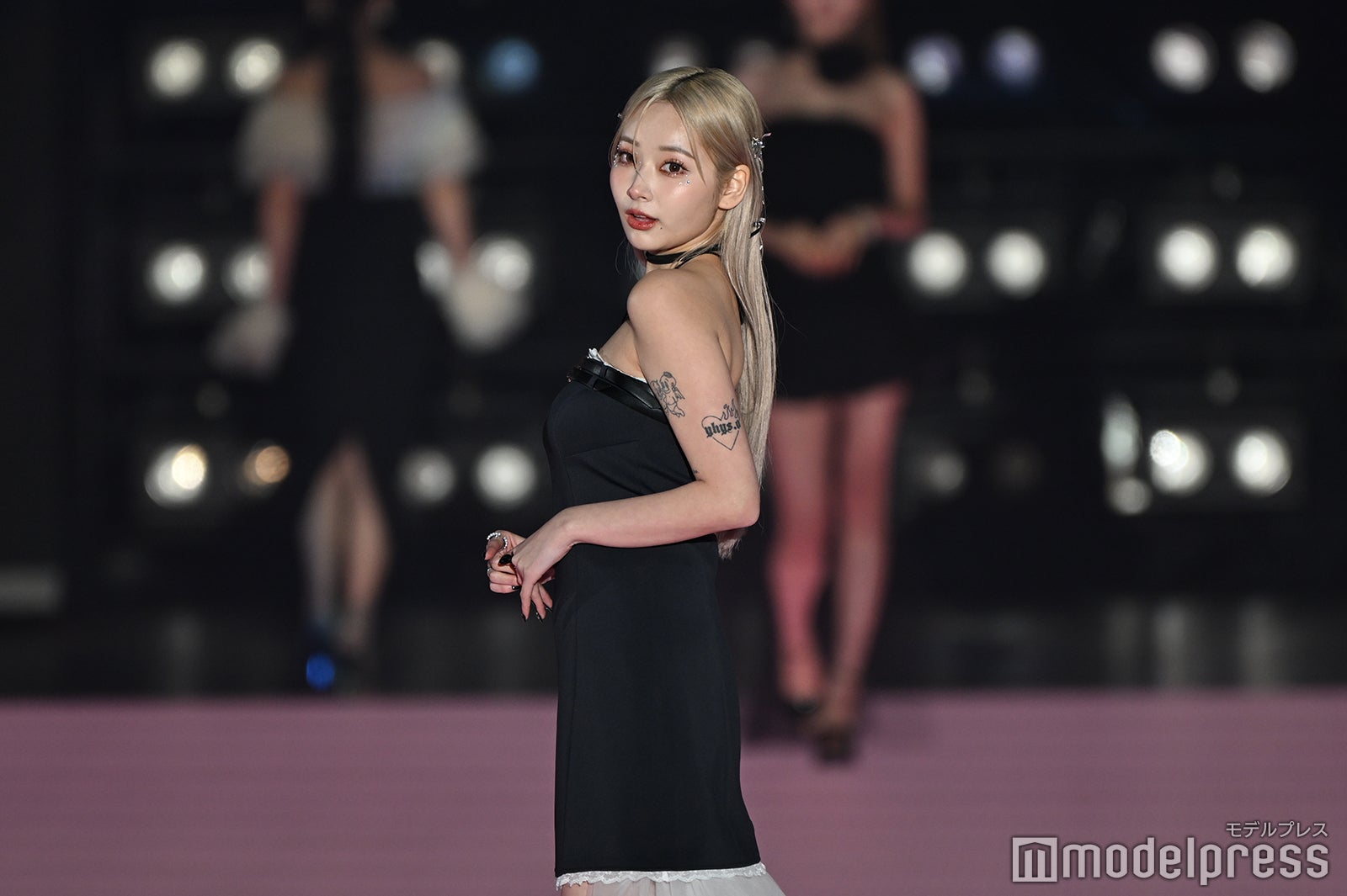 (画像13/16) 「小悪魔ageha」PyunA.（ぴょな）、美バスト＆くびれ披露で抜群スタイル際立つ【関西コレクション 2024 S／S】 - モデルプレス