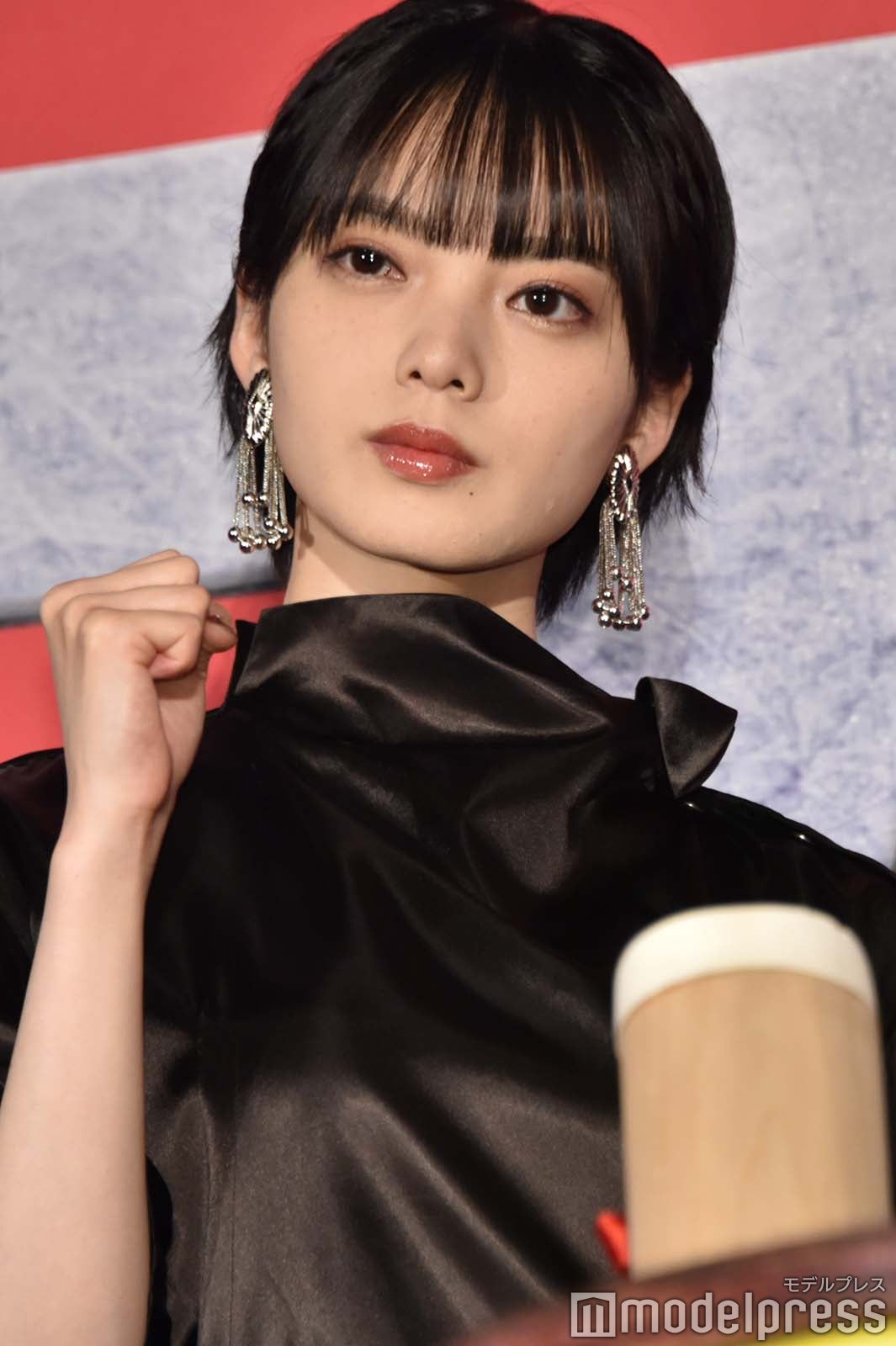 (画像13/23) 平手友梨奈、ミニ丈ボトムスからスラリ美脚輝く「見惚れちゃう」「スタイル抜群」との声 - モデルプレス