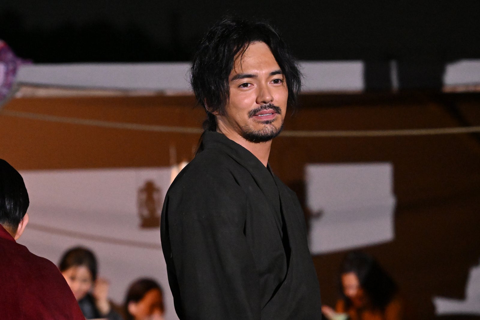 (画像23/58) 「VIVANT」ベキ（役所広司）、ノコル（二宮和也）との出会い・アディエル＆ジャミーンとの関係性…壮絶過去発覚で「胸が痛い」「涙腺崩壊」の声 - モデルプレス