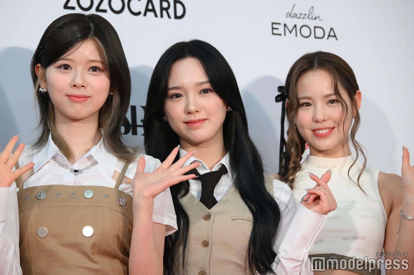 (画像2/3) NiziU、ホワイト×ベージュ衣装で美脚披露 レッドカーペットに登場【ASEA 2024 レッドカーペット】 - モデルプレス