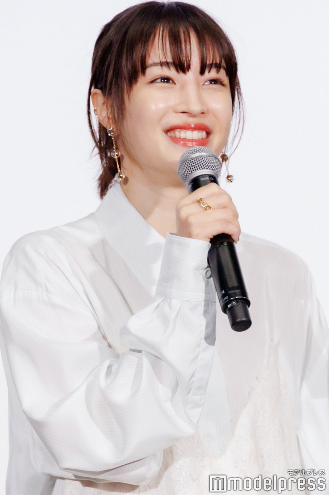 画像3 34 広瀬すず、サプライズ祝福に歓喜 25歳の抱負&大人を感じた瞬間語る<水は海に向かって流れる> モデルプレス