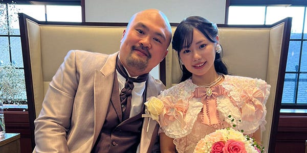 鬼越トマホーク坂井良多、挙式に豪華芸人集結 元アイドル妻・早乙女ゆみのさんとの幸せ2ショットも公開 モデルプレス