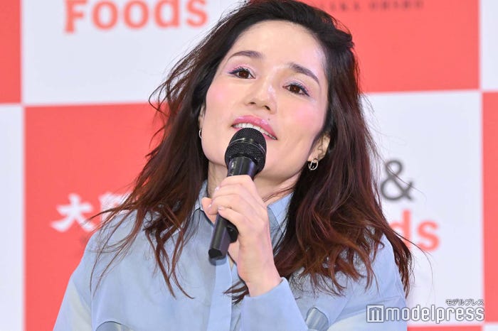 平野ノラ、母親顔出しの親子3世代ショット公開「そっくり」「着物似合ってる」と反響 モデルプレス