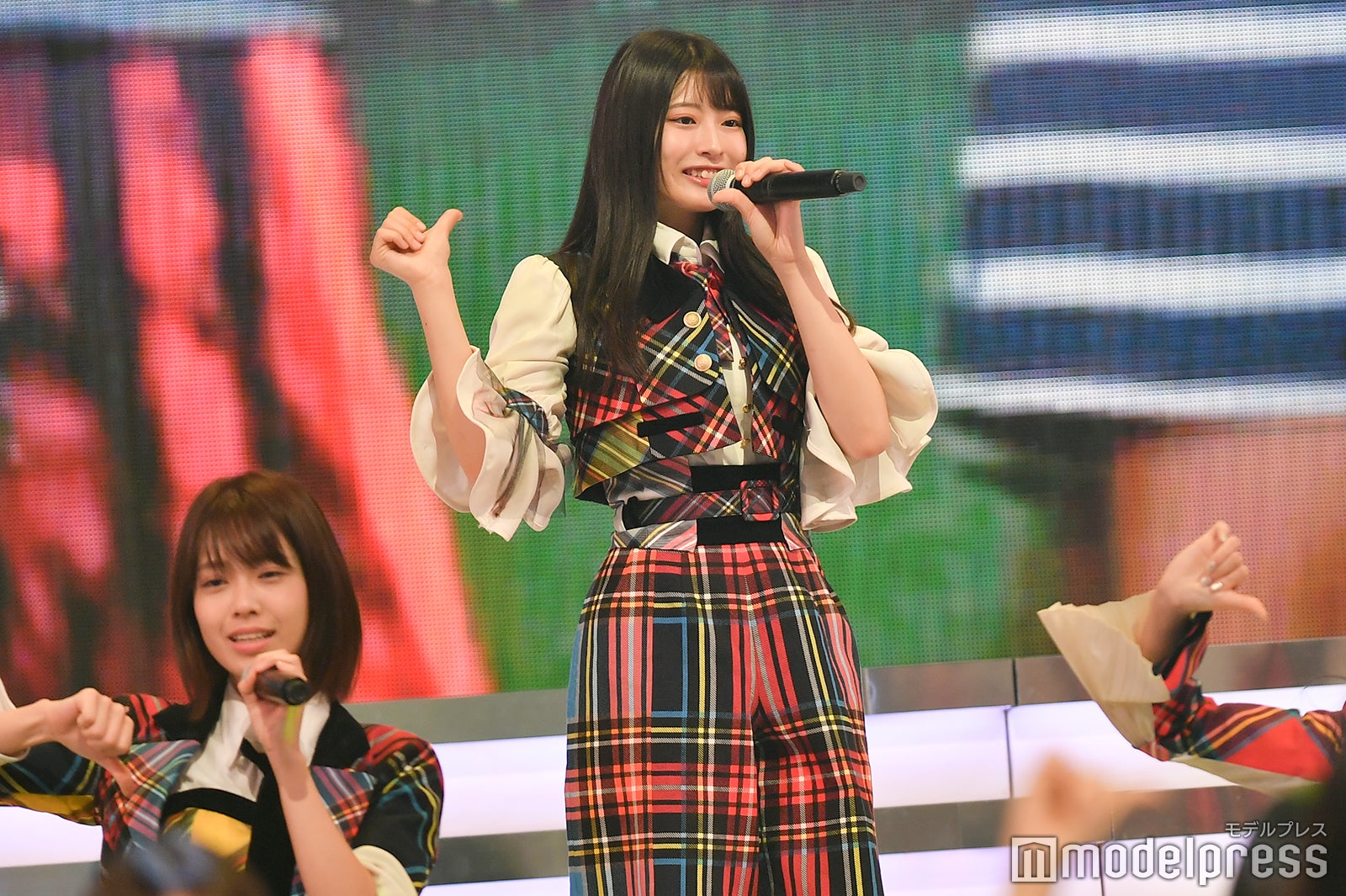 (画像31/52) AKB48向井地美音の“通訳”にウッチャン驚き 世界8都市エースと「恋チュン」＜紅白本番＞ - モデルプレス