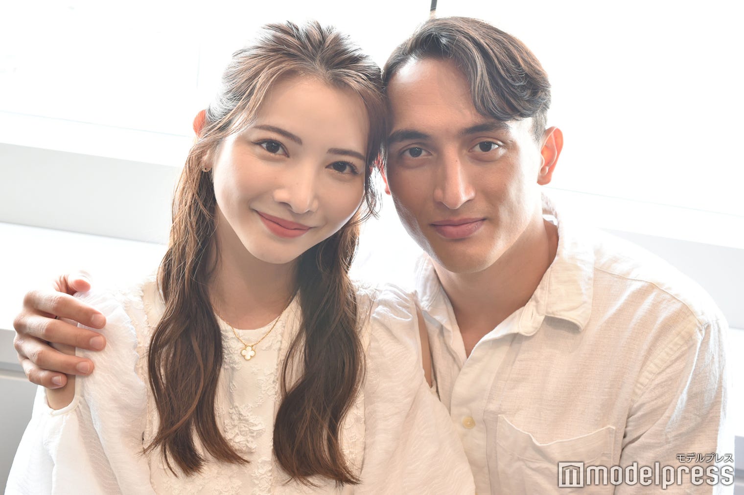 画像4 7 「バチェロレッテ2」尾崎美紀、恋人・佐藤マクファーレン優樹に沖縄でサプライズ 幸せオーラ溢れる2ショットに「素敵なカップル