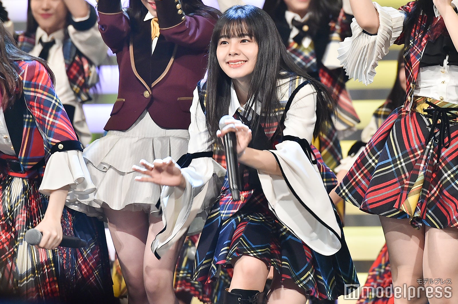 (画像35/52) AKB48向井地美音の“通訳”にウッチャン驚き 世界8都市エースと「恋チュン」＜紅白本番＞ - モデルプレス