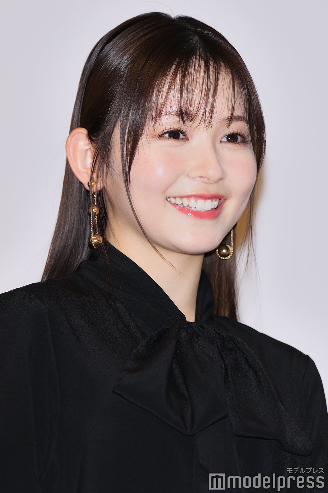 画像4 28 久間田琳加、色白美脚際立つ衣装姿披露「グッと大人っぽくなってる」「セクシー」と反響 モデルプレス