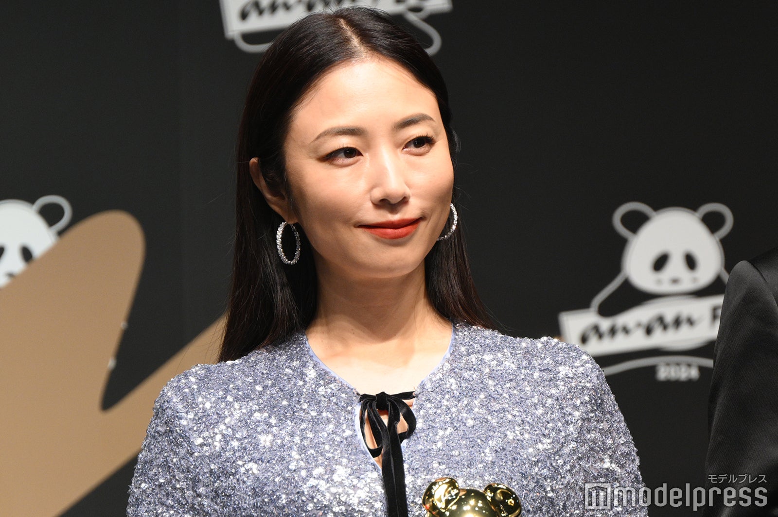 (画像6/10) MEGUMI、シルバードレスで美ボディライン際立つ「女性の皆さんにエールを送りたい」エンパワメント部門受賞に喜び【anan AWARD 2024】 - モデルプレス