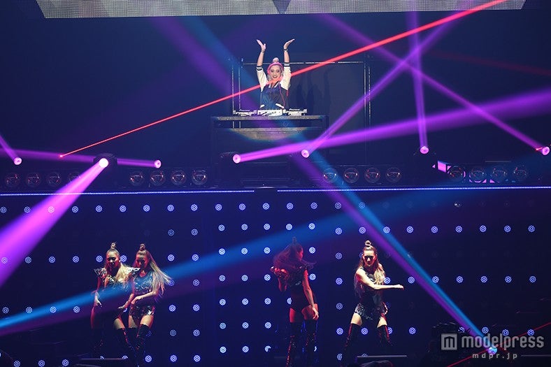 “dj”植野有砂、圧倒的美ボディ集団cyberjapan Dancersがsexyダンスで迫力コラボ＜tgc2015a／w＞ モデルプレス