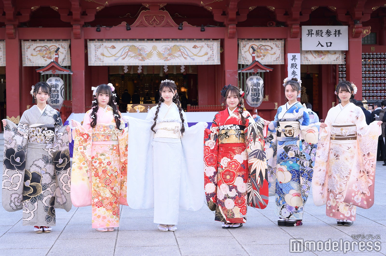 (画像2/20) AKB48、千葉恵里・佐藤美波・田口愛佳ら成人で艶やか晴れ着姿披露 - モデルプレス