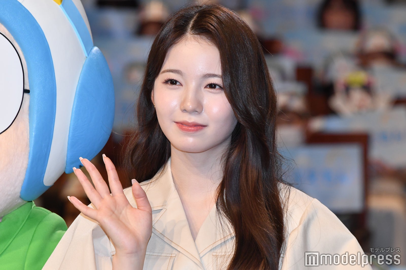 (画像2/16) NiziUアヤカ、初ピンクヘアに劇的イメチェン「リアル姫」「可愛すぎる」と絶賛の声 - モデルプレス