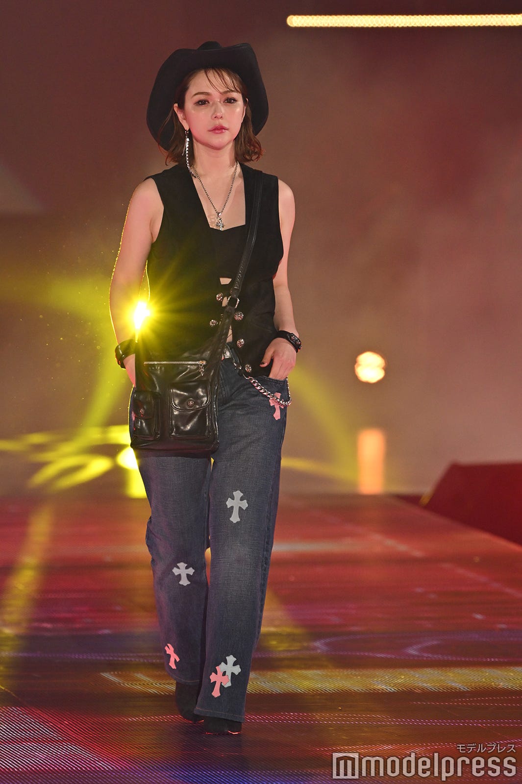画像9 9 村重杏奈、編み上げデザインがsexy カウボーイファッションで登場【girlsaward 2024 S/s】 モデルプレス