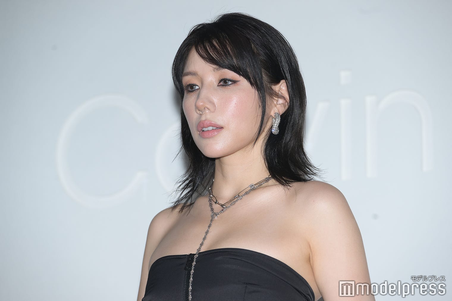画像43 46 仲里依紗、“平成ギャル”制服姿で美脚披露「再現度が神」の声【おむすび】 モデルプレス