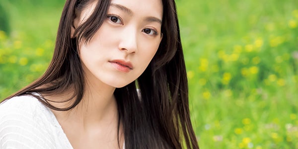 HKT48最上奈那華、清涼感溢れるワンピース姿で「BOMB」ソログラビア初登場＜独占カットあり＞ - モデルプレス