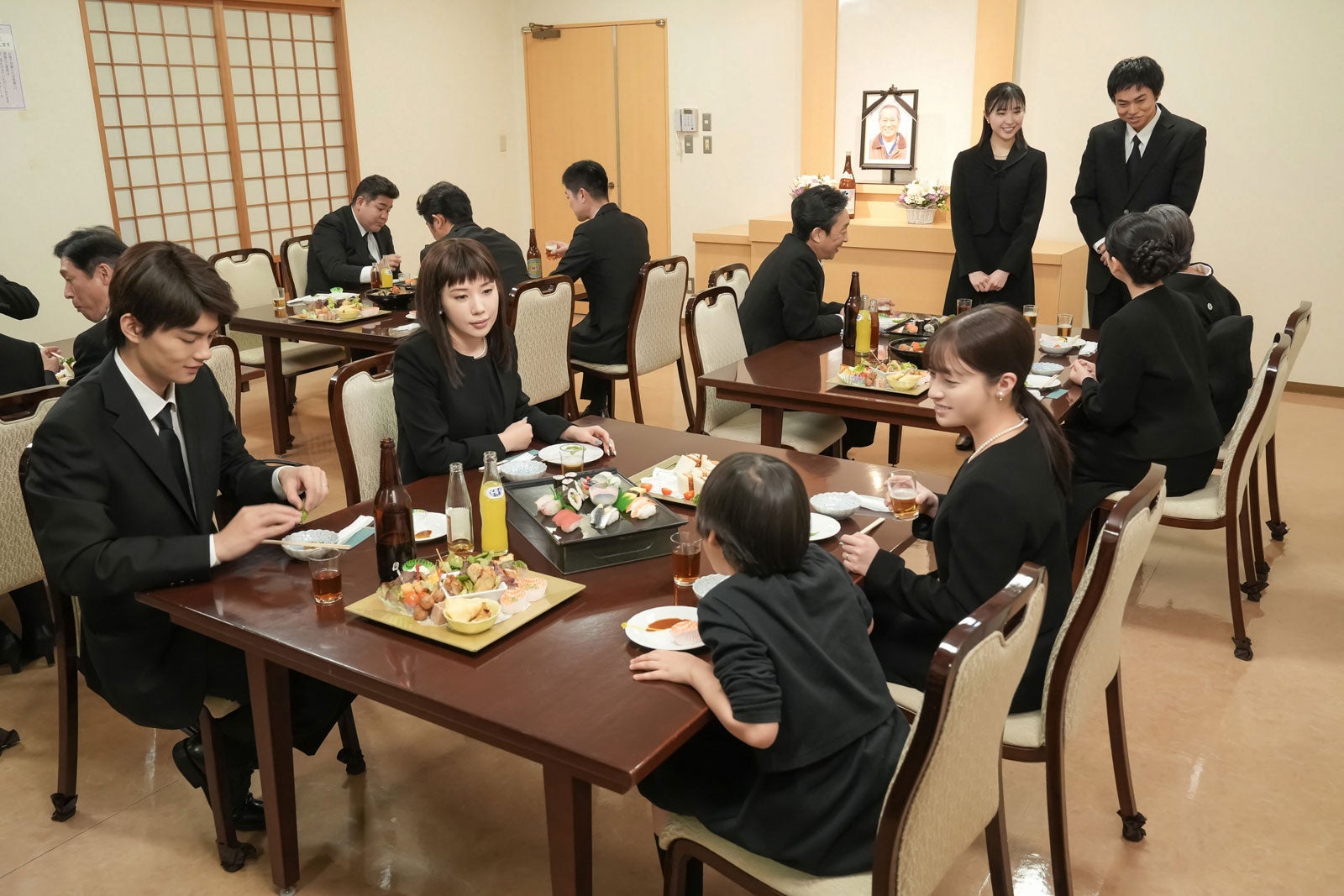 (画像2/5) 朝ドラ「おむすび」結（橋本環奈）の祖父・永吉（松平健）の通夜、恩返しに現れた人物＆涙のラストシーンに反響「心温まる感動回 ...