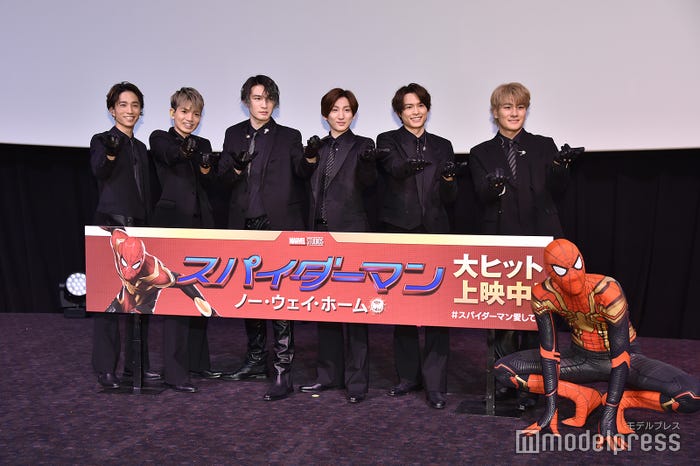 Sixtones「スパイダーマン」舞台挨拶にサプライズ登場 主題歌「rosy」映画館で初生披露 モデルプレス