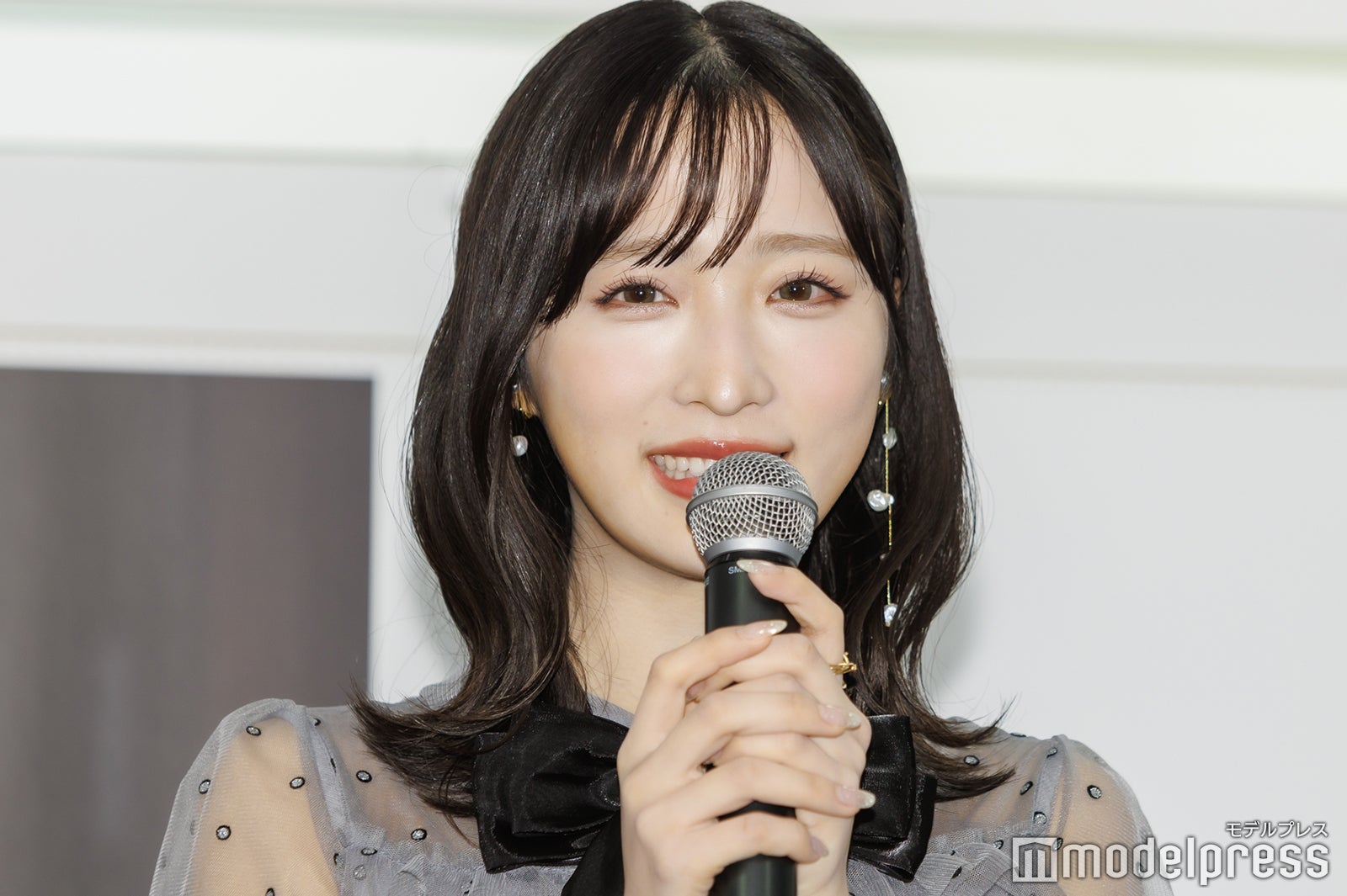 (画像12/30) AKB48小栗有以、透け感衣装で素肌輝く “大人っぽい”初カレンダーをアピール - モデルプレス