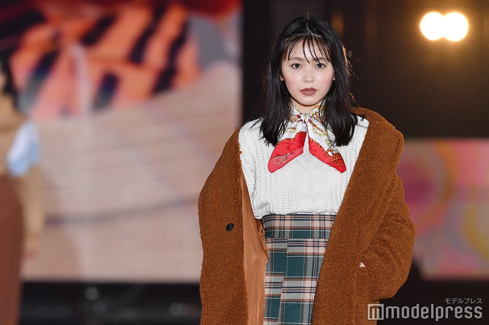 画像4 8 “ティーンのカリスマ”久間田琳加、秋メイクで雰囲気ガラリ 美脚のぞくレトロコーデ<girlsaward 2018 A/w